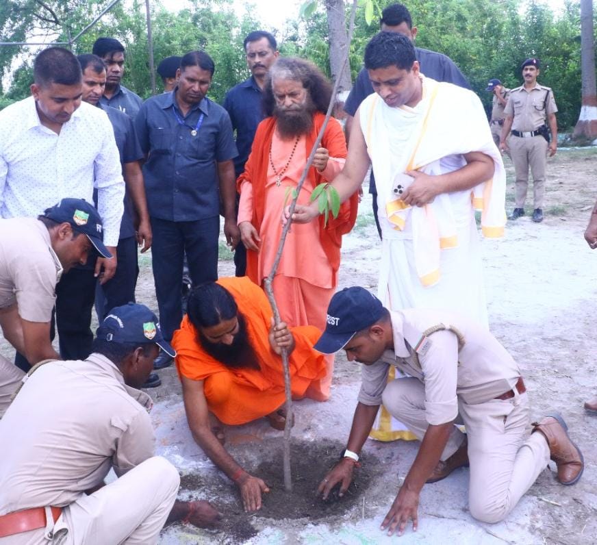 Tree Plantation at Patanjali Yogpeeth – H.H. Pujya Swami Chidanand ...